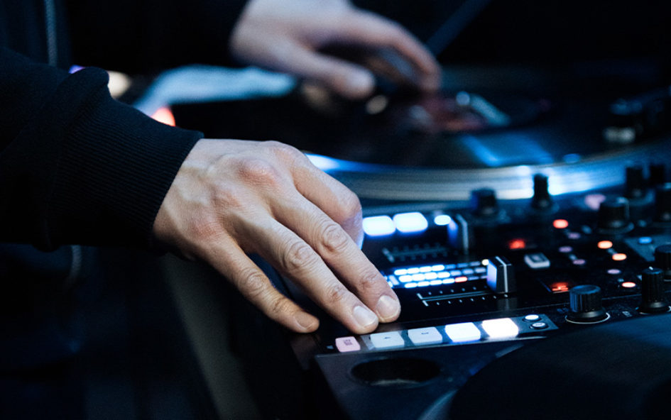 TLo – Turntablism, TRAKTOR, and touring | Native Instruments Blog