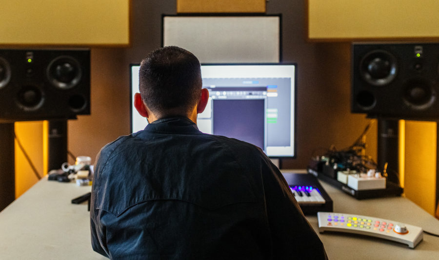 Netflix, punk rock, and 808s: In the studio with German hitmaker ...