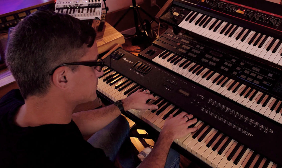 Learn to live-loop like a pro with MASCHINE+ and Jef Gibbons | Native ...