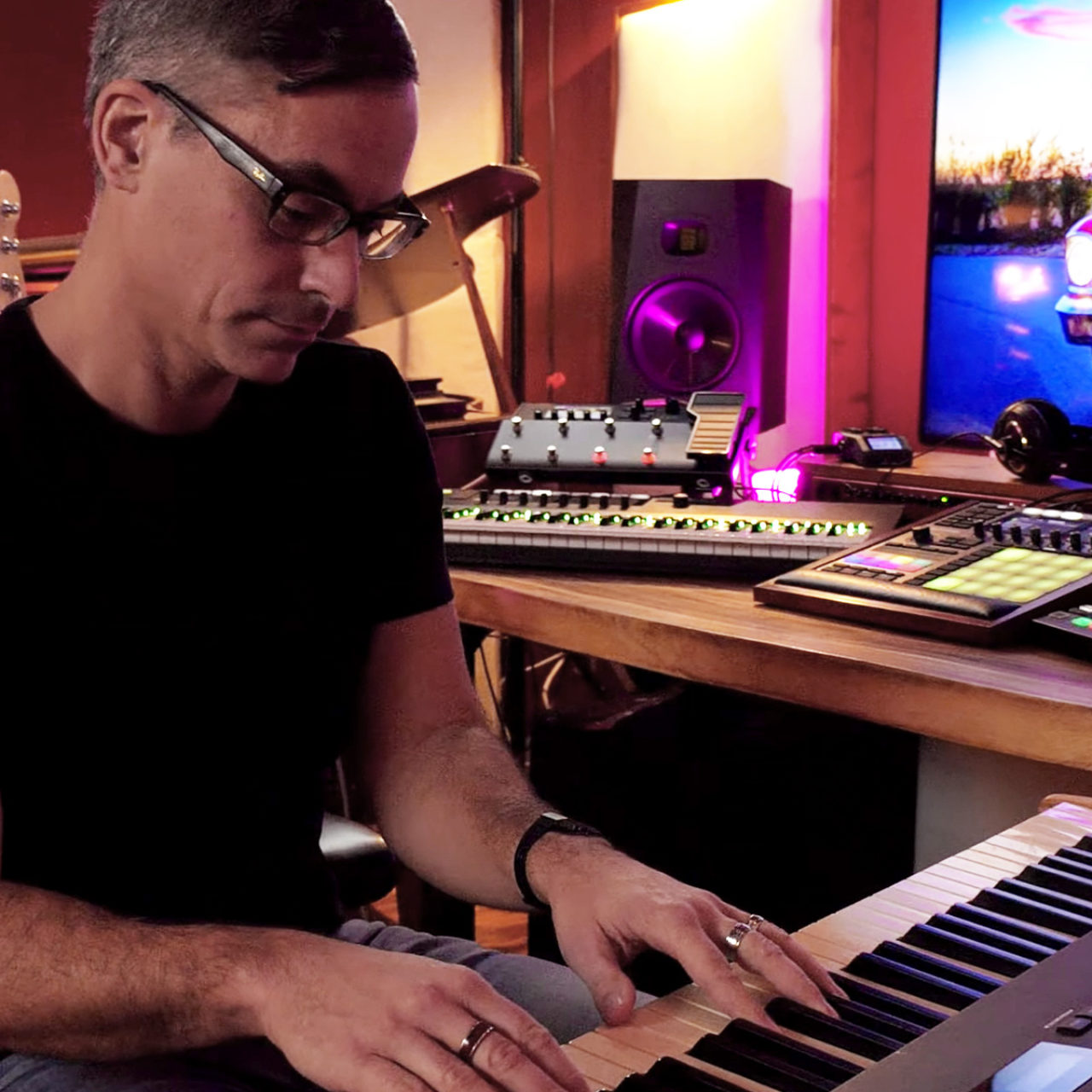 Learn to live-loop like a pro with MASCHINE+ and Jef Gibbons | Native ...