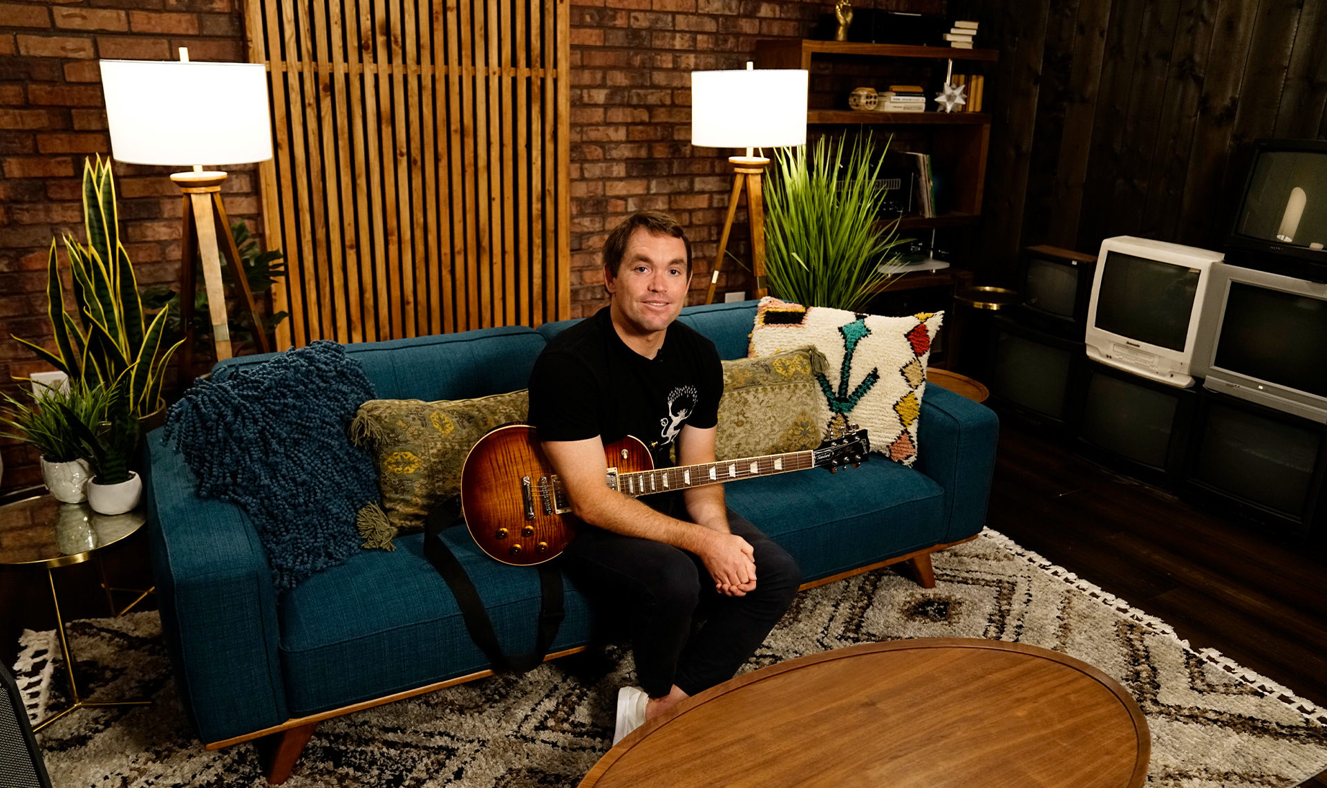 Deafheaven guitarist Kerry McCoy shreds on his custom GUITAR RIG 6 ...