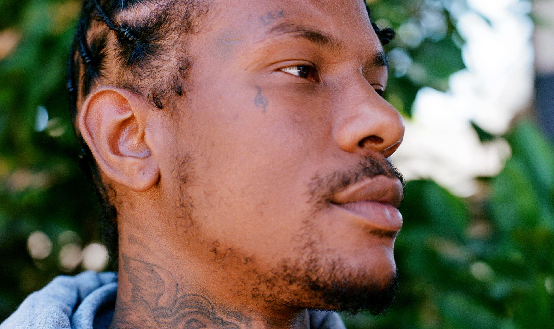 Lex Luger builds a cinematic trap beat with MASCHINE+