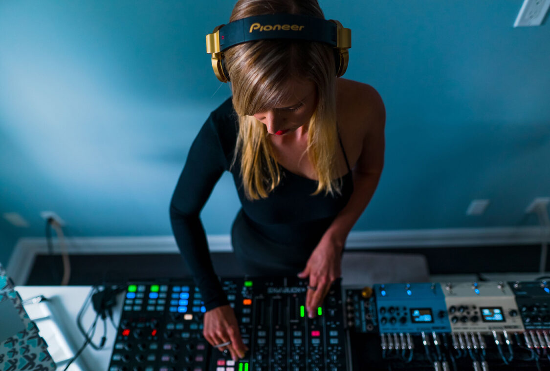 5 basic DJ transitions to keep your music in the flow | Native ...