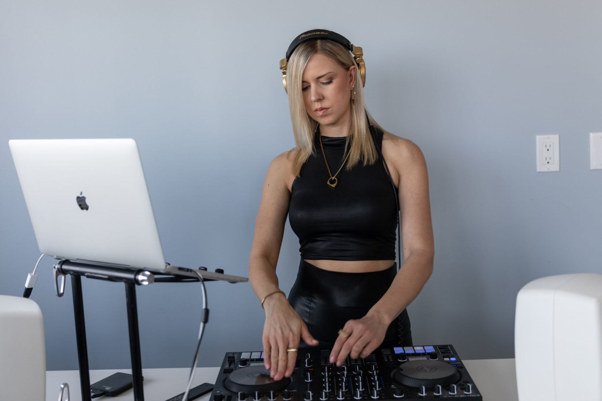 What is beatmatching? Understanding the science of syncing beats ...