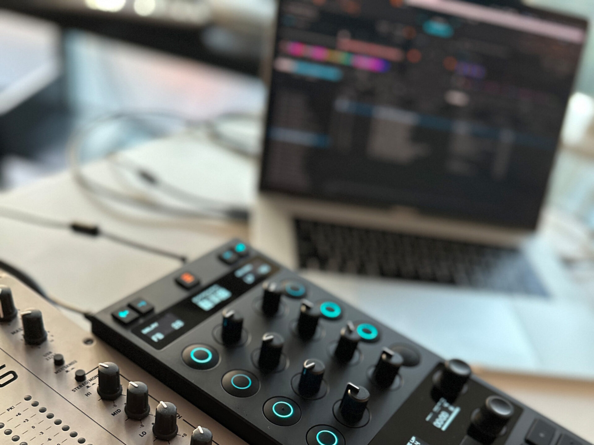 How to DJ with just a laptop – Native Instruments Blog