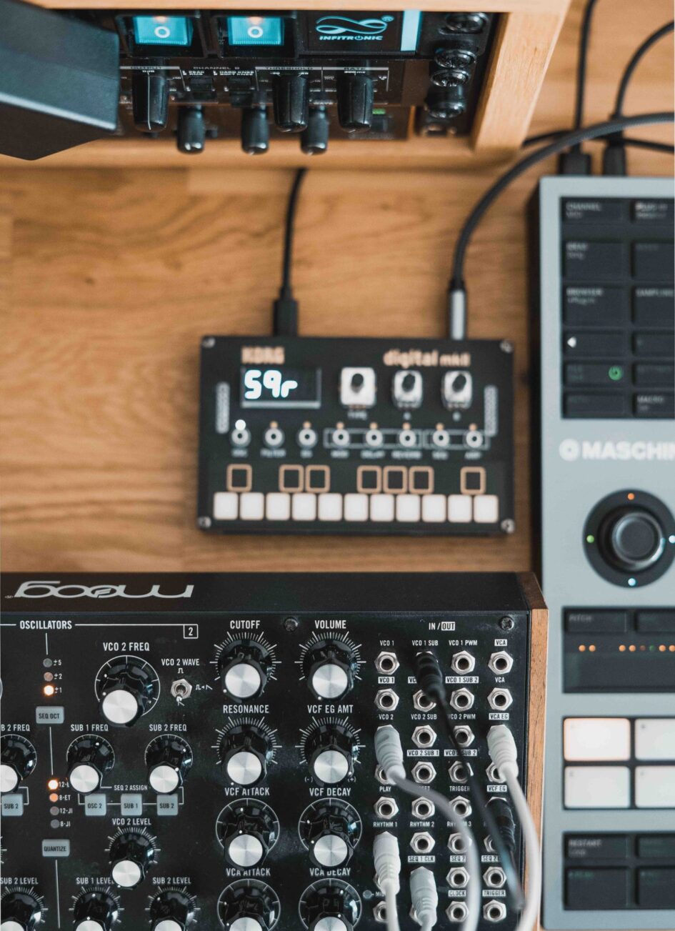 Martin Roth on going DAWless: “Touching knobs and keys is the main craft” | Native Instruments Blog