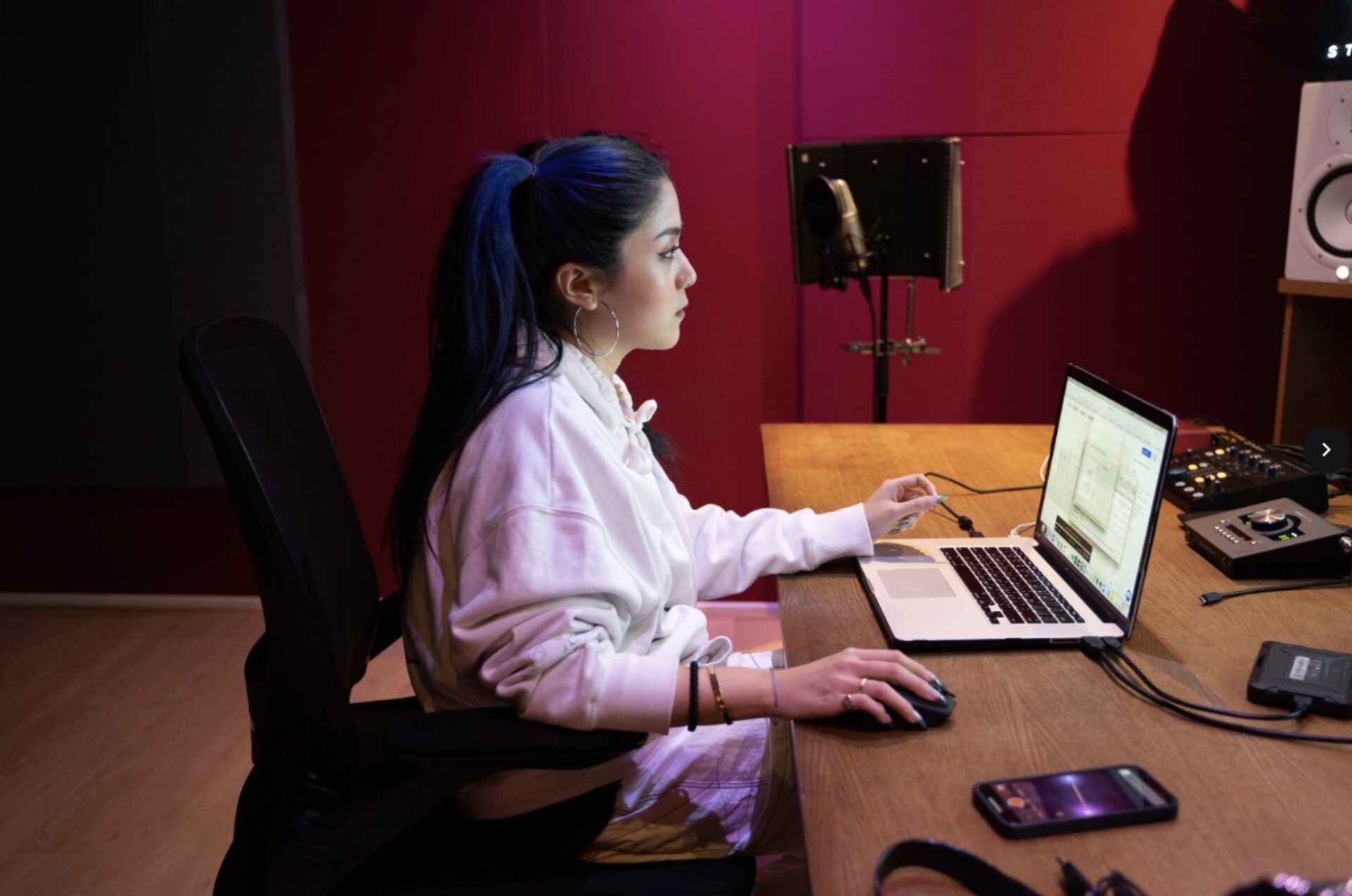 How RayRay gets unheard-of results with VocalSynth 2 | Native Instruments Blog