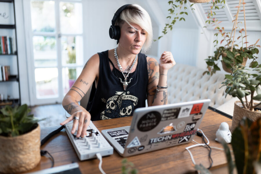 BLANCAh on mixing long-form melodic techno on Traktor | Native Instruments Blog